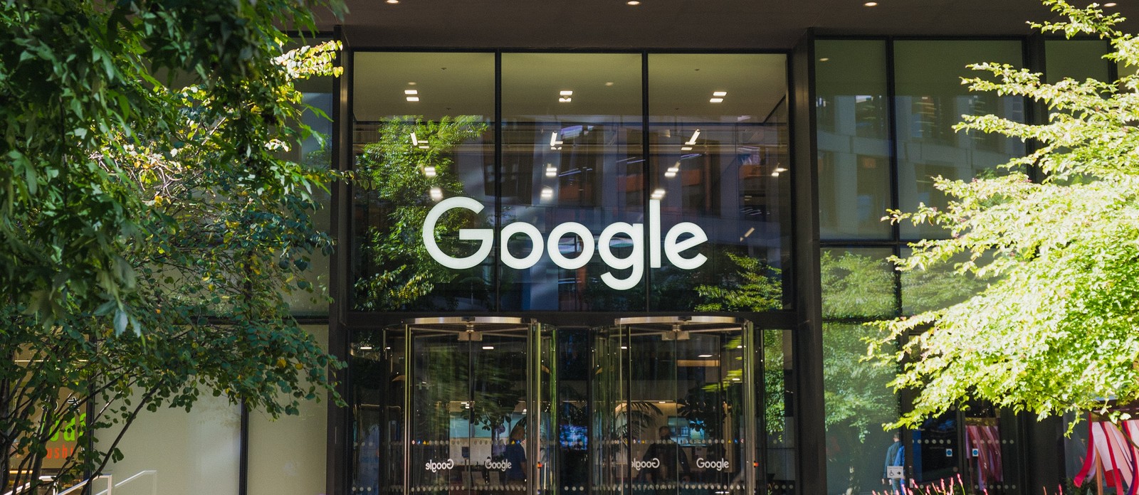 In which U.S. state are the Google office headquarters located?