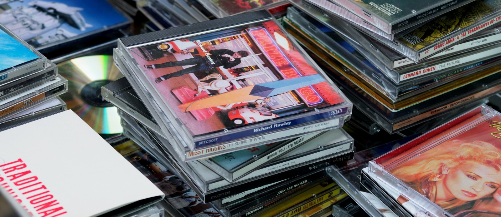 Which band released their debut album Bleach in 1989?